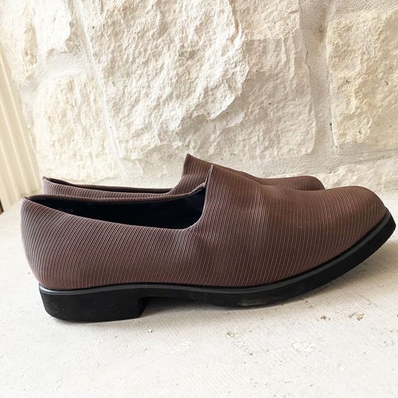 Zena | Shoes | Zena Brown 75 Soft Stretch Fabric Low Heel Cushioned ...
